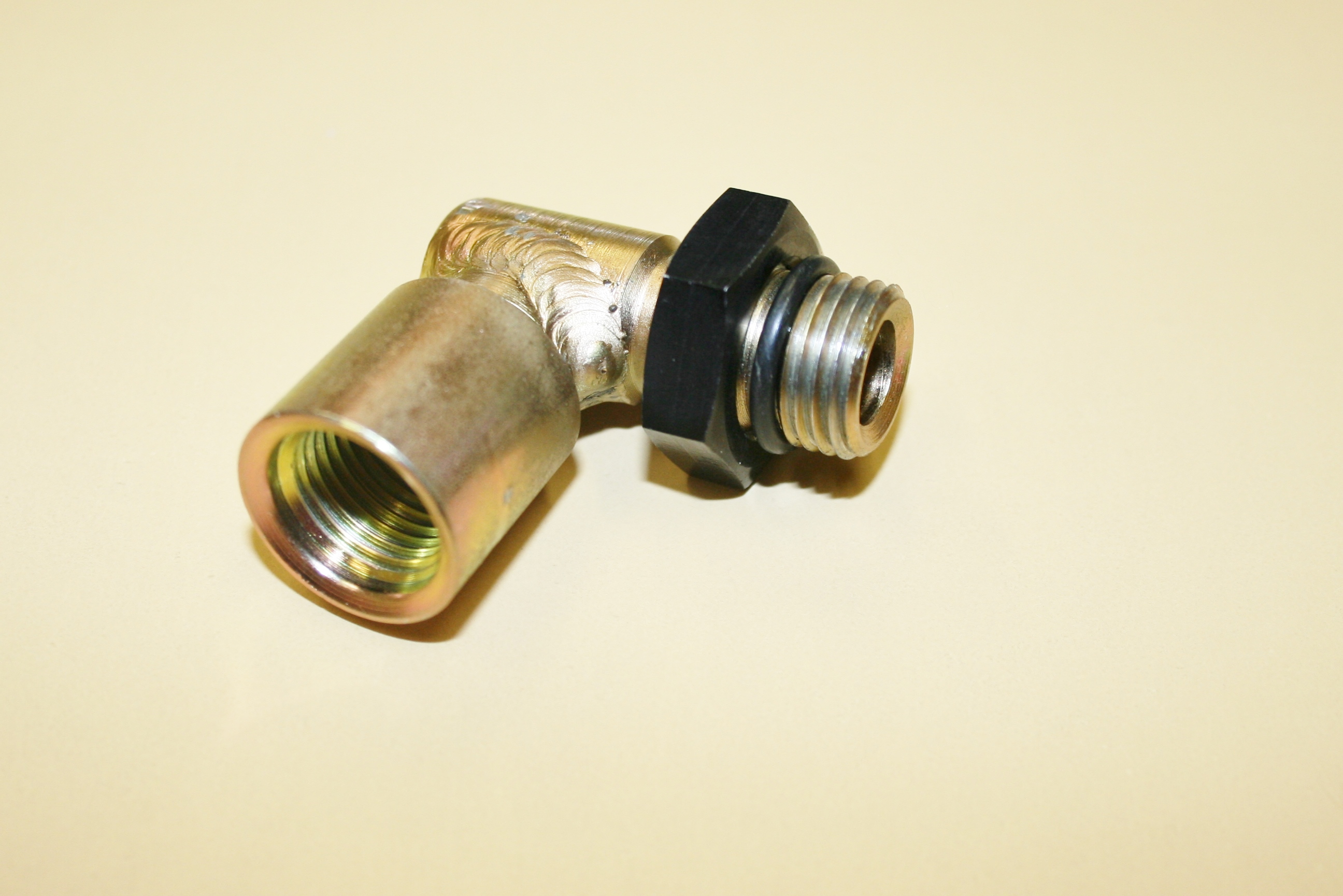 AN Bulkhead To Female 90 Degree Fitting